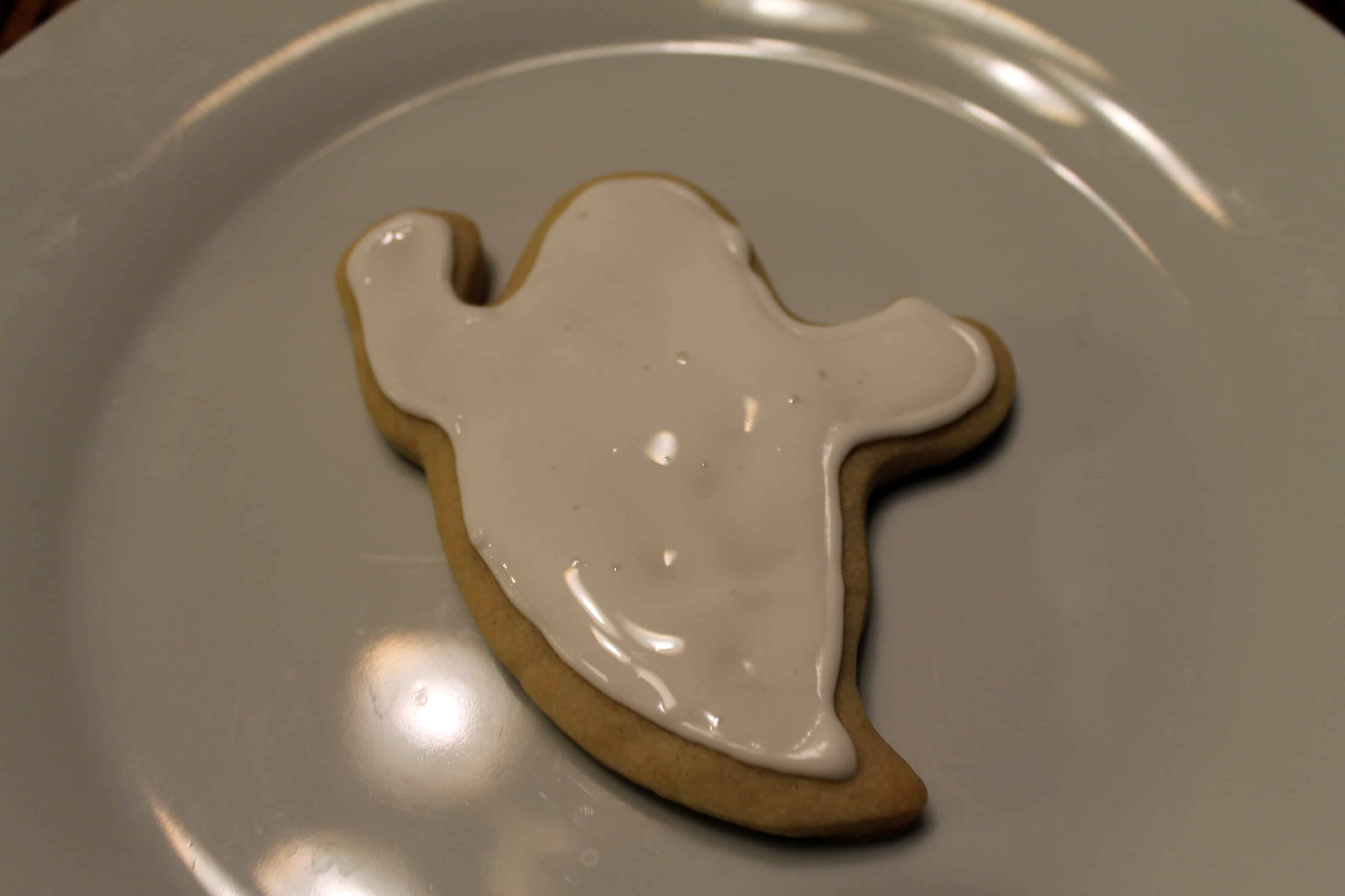 Cookie Decorating: Ghost Cookies - Mom With Cookies
