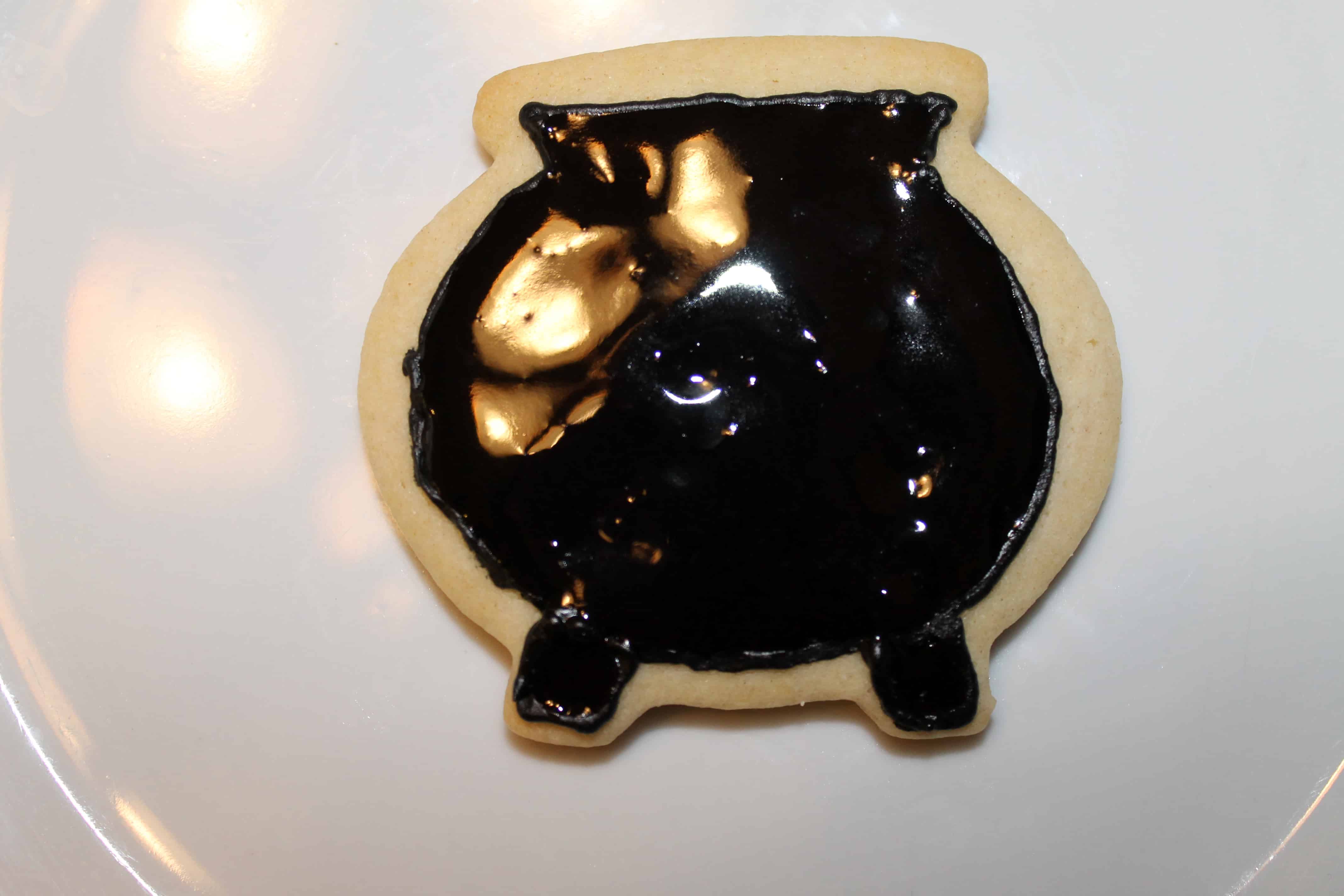 Cookie Decorating: Witches Cauldron Cookies - Mom With Cookies