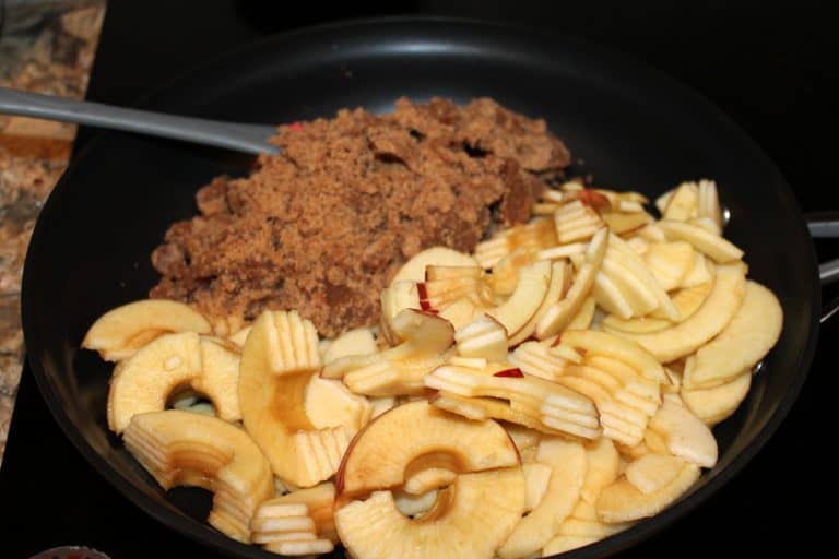 Delicious Apple Pie Recipe - Mom With Cookies